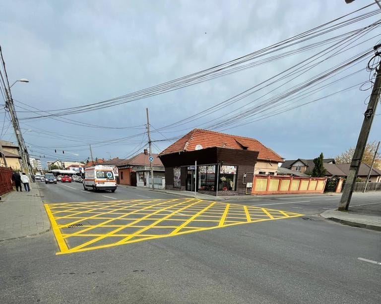 Pitești: Marcaj hașurat, în intersecția străzii Exercițiu cu strada ...