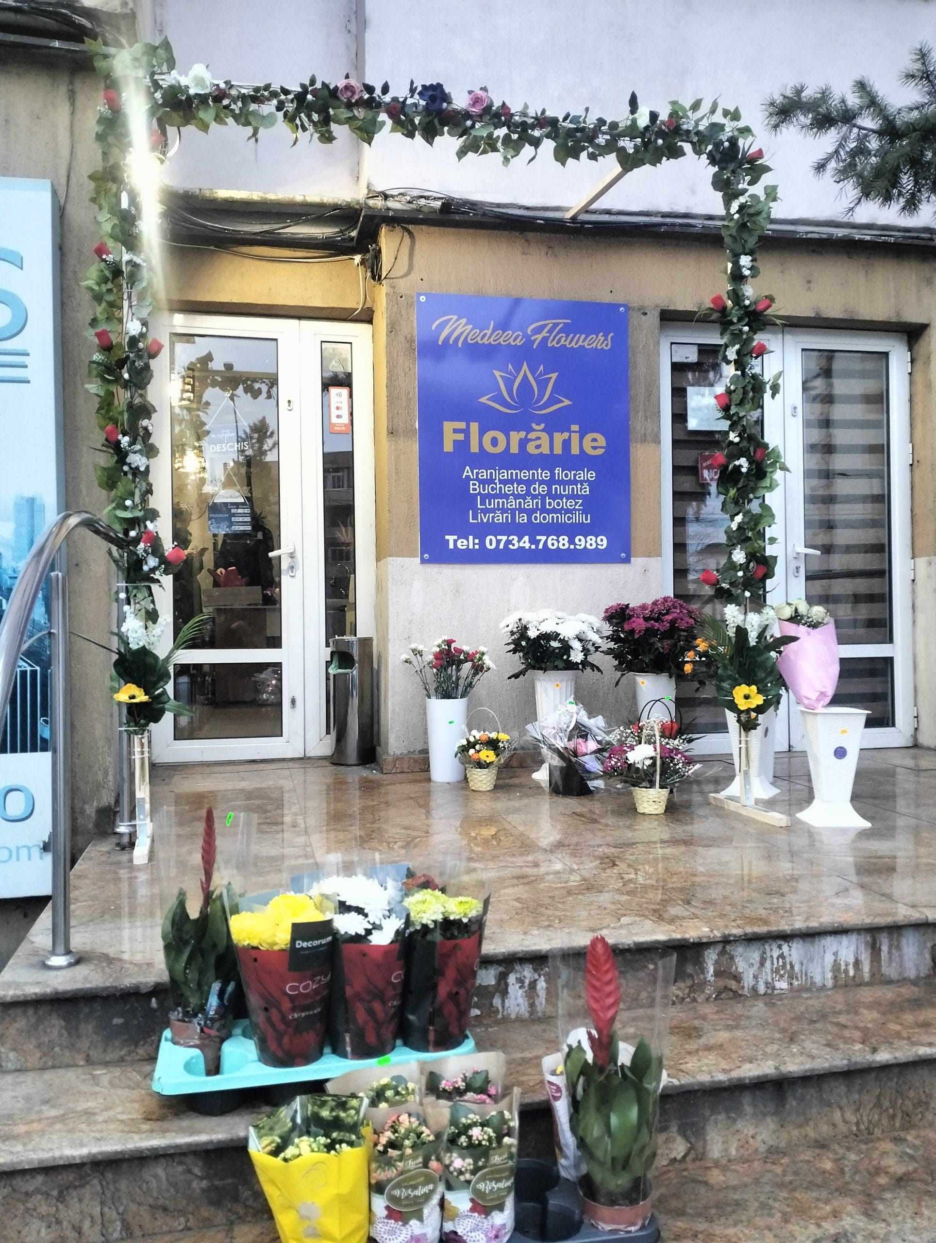 MEDEEA FLOWERS - cel mai nou atelier de flori din Pitești își așteaptă ...