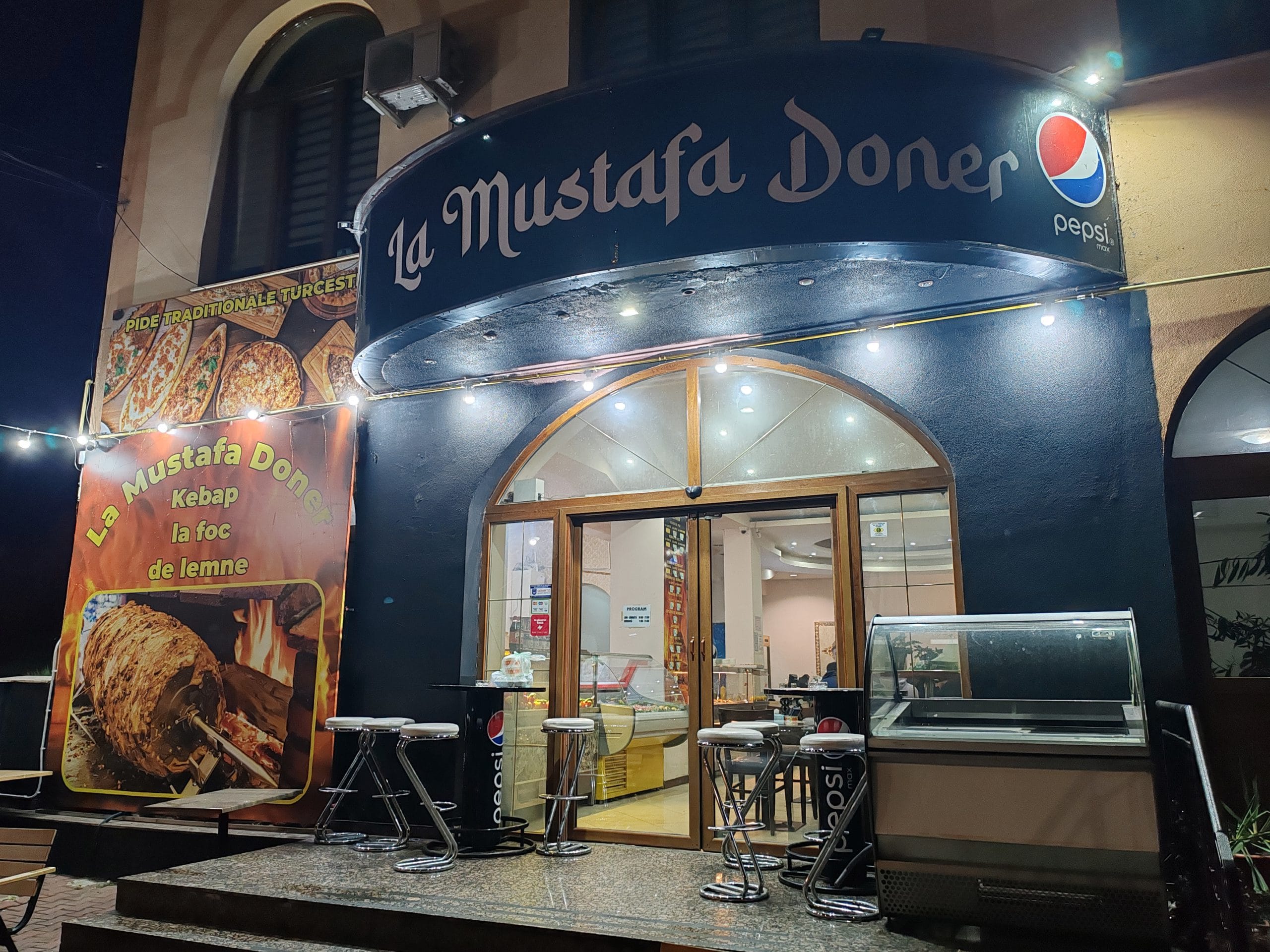 Vino cu familia și prietenii La Mustafa Doner - un restaurant turcesc ...
