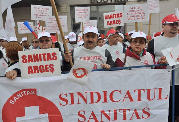Sindicaliștii SANITAS Argeș continuă acțiunile de protest | ROMEDIA